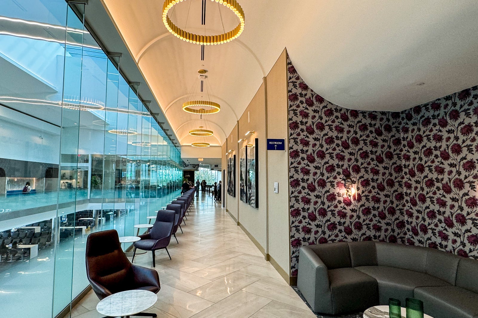 Delta unveils new Sky Club in Charlotte, a fortress hub for American - The Points Guy