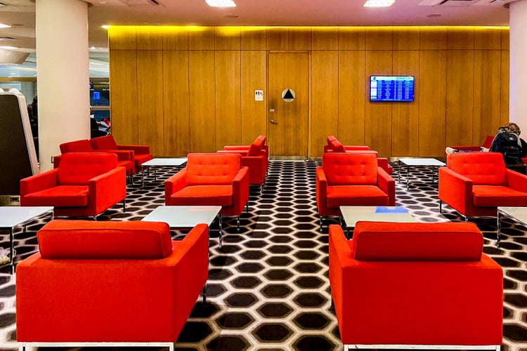 Qantas first-class flight review: Comfortable but subpar - The Points Guy