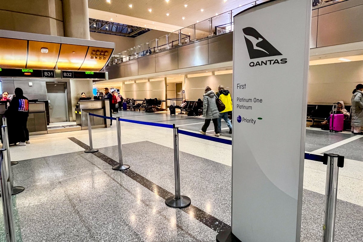 Qantas first-class flight review: Comfortable but subpar - The Points Guy