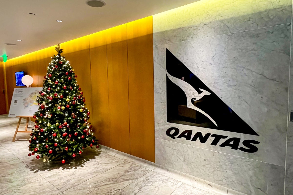 Qantas first-class flight review: Comfortable but subpar - The Points Guy