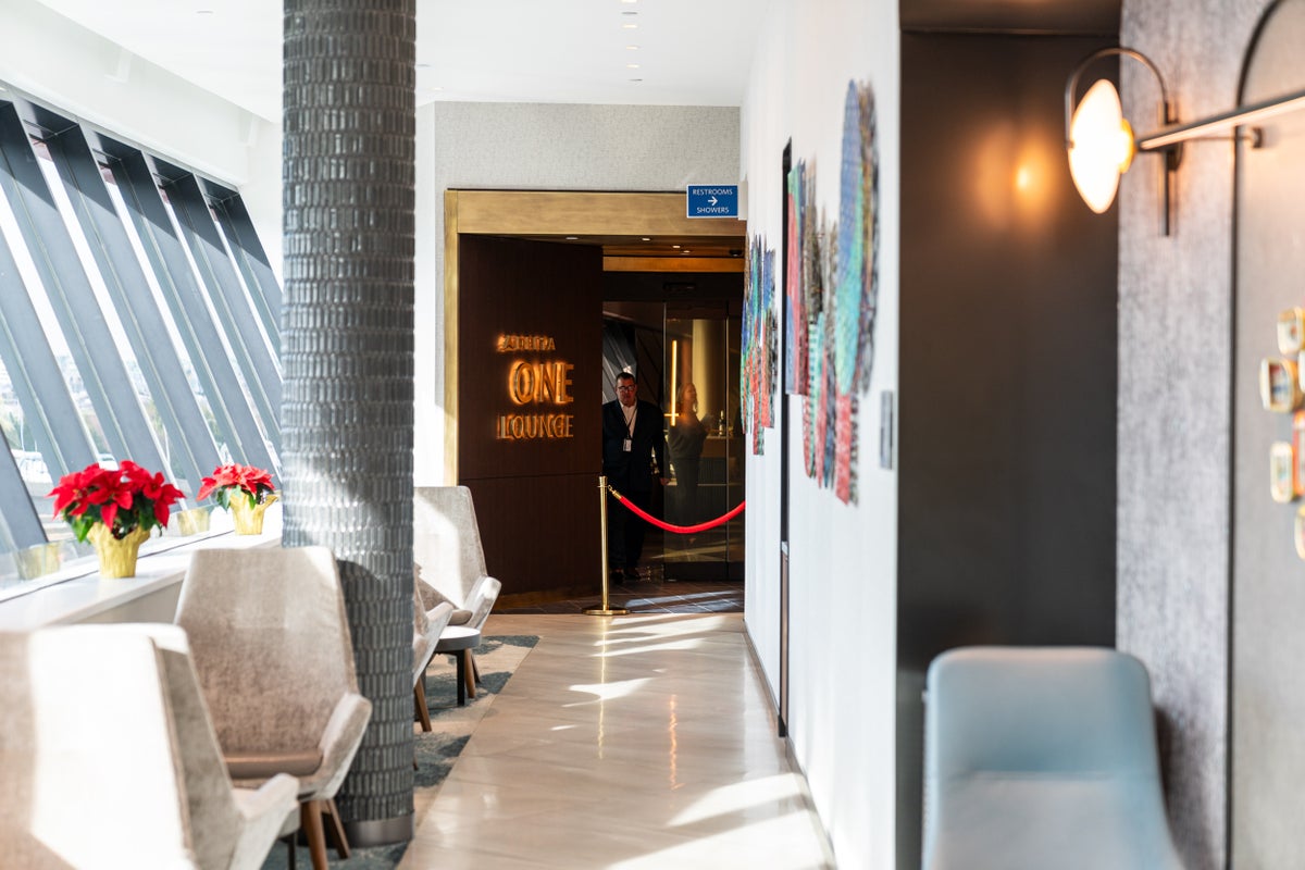 Delta to open Boston Delta One Lounge with unique dining flair - The ...