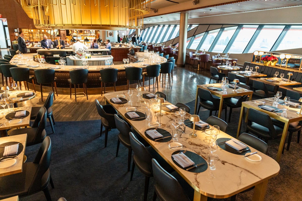 Delta to open Boston Delta One Lounge with unique dining flair - The ...