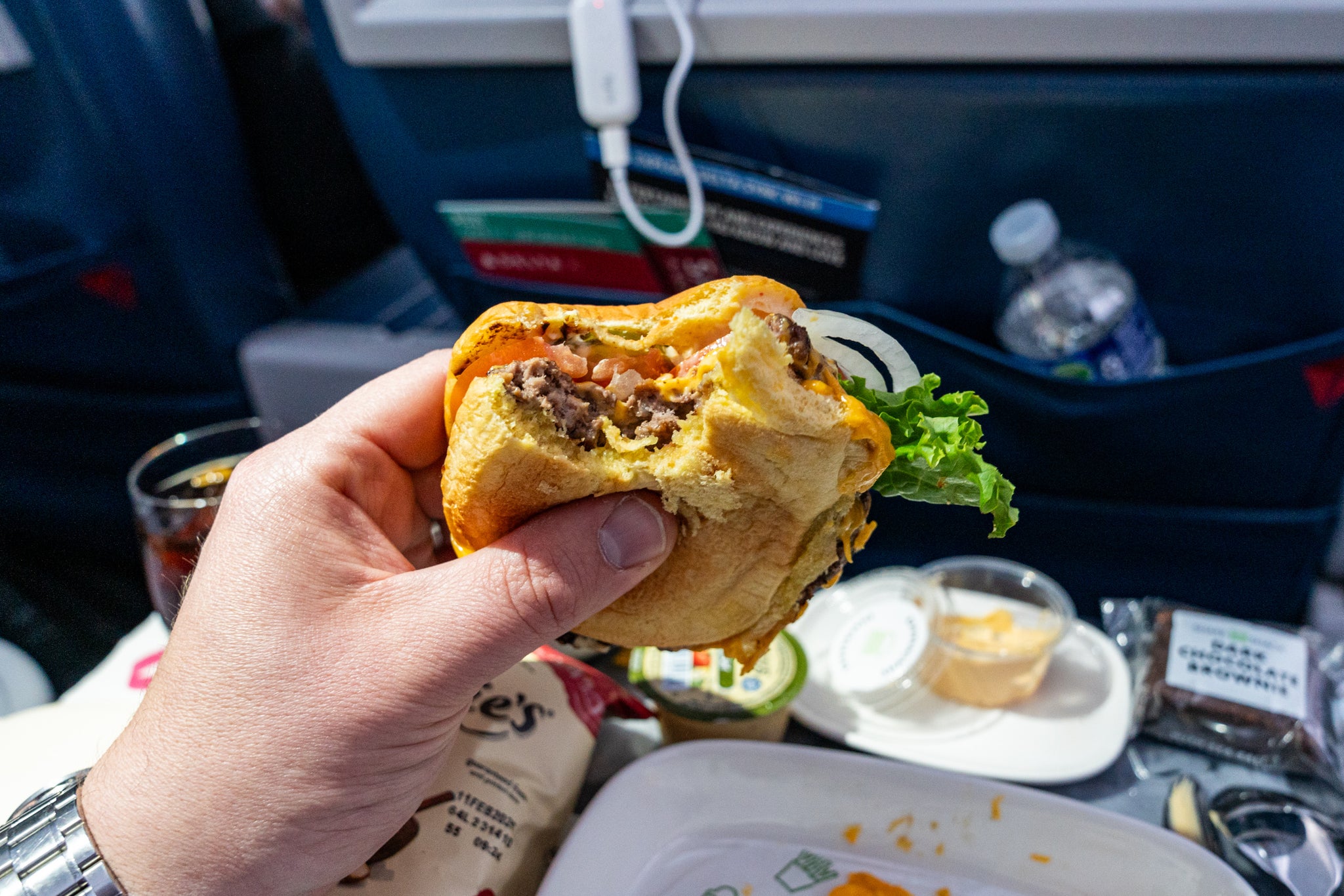 We tried Delta's Shake Shack burger in the sky. Is it good? - The ...