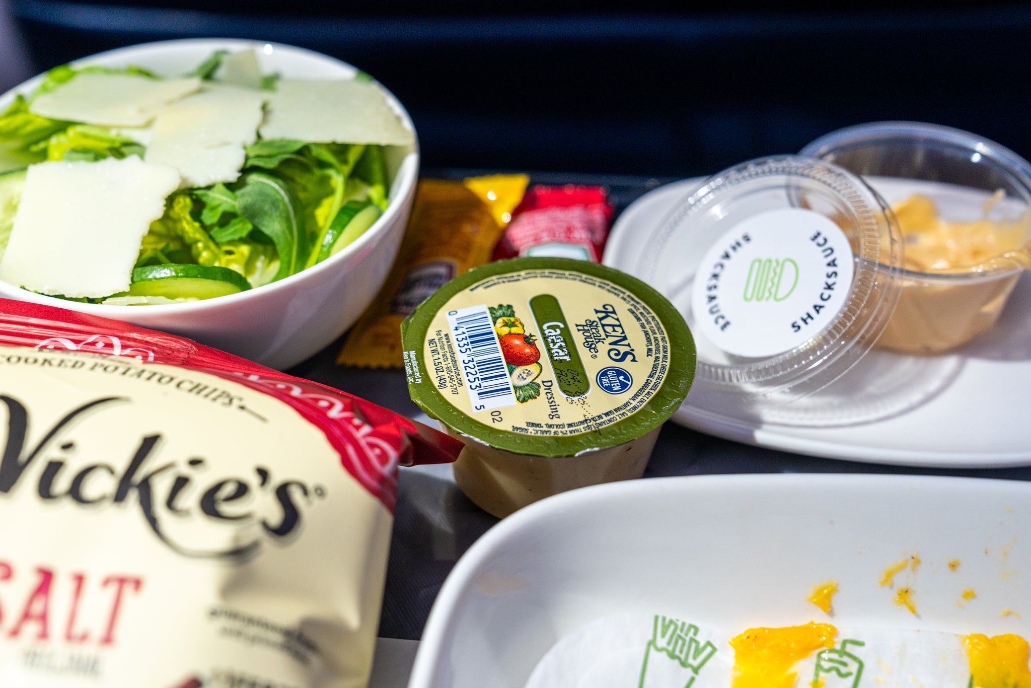 We tried Delta's Shake Shack burger in the sky. Is it good? - The ...