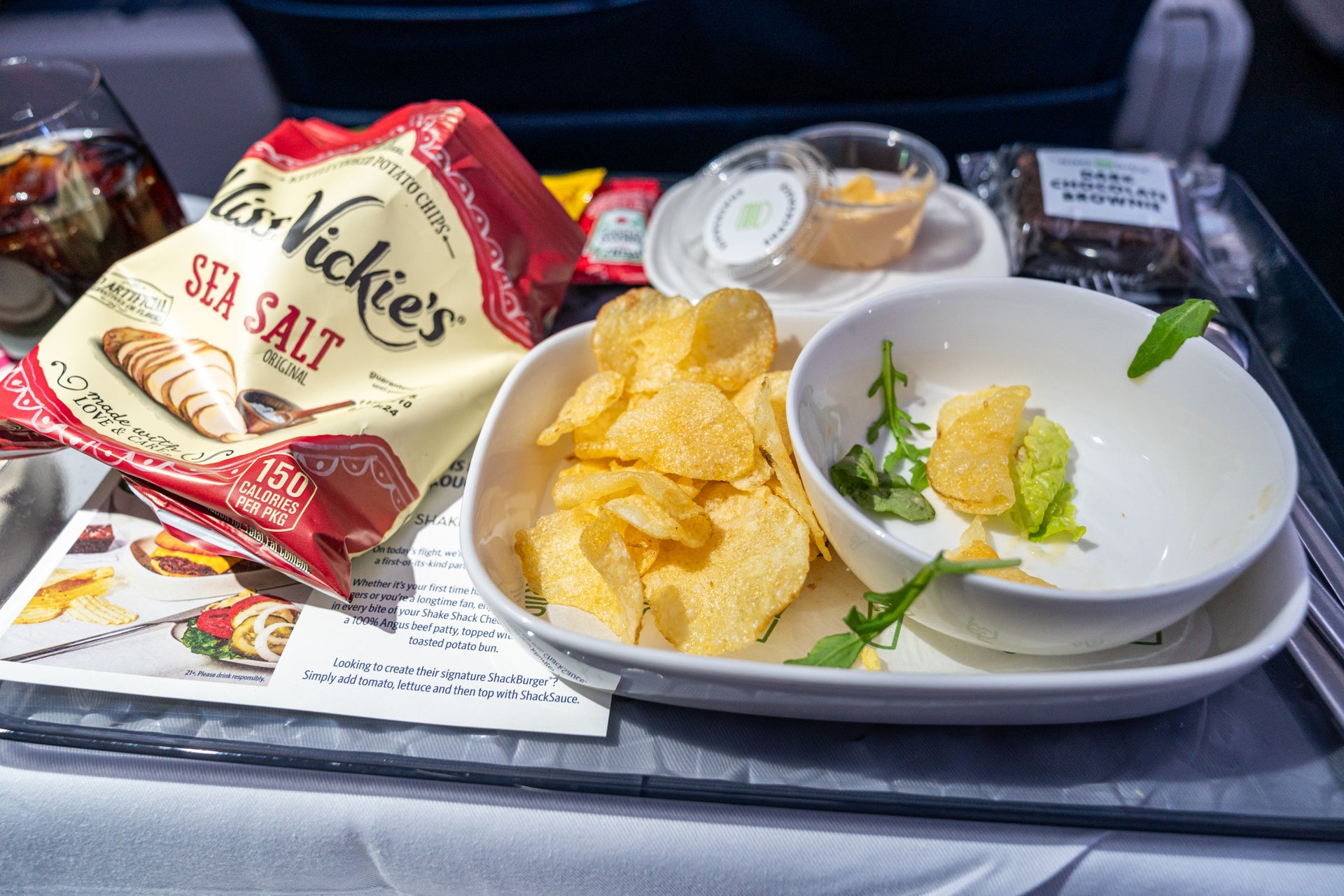 We tried Delta's Shake Shack burger in the sky. Is it good? - The ...