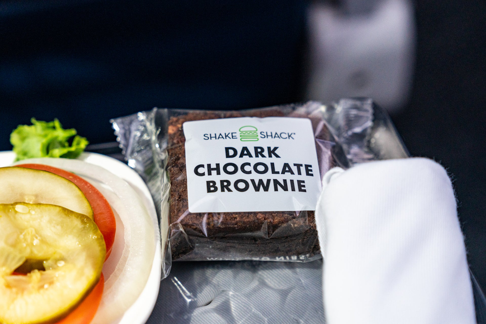 We tried Delta's Shake Shack burger in the sky. Is it good? - The ...