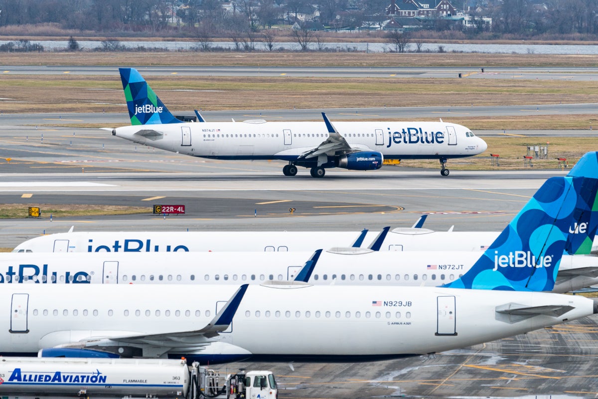 DOT fines JetBlue for alleged 'unrealistic scheduling' that causes chronic delays - The Points Guy