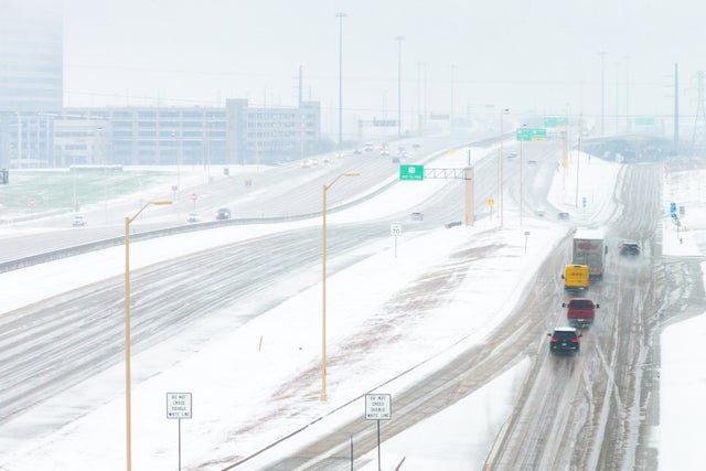 Flight cancellations mount Saturday as winter storm affects East Coast ...