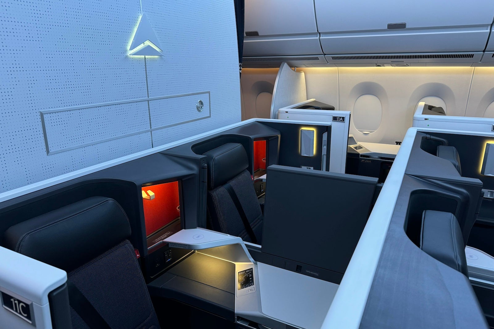 Sneak peek: On board the first Delta Air Lines jet sporting its all-new ...