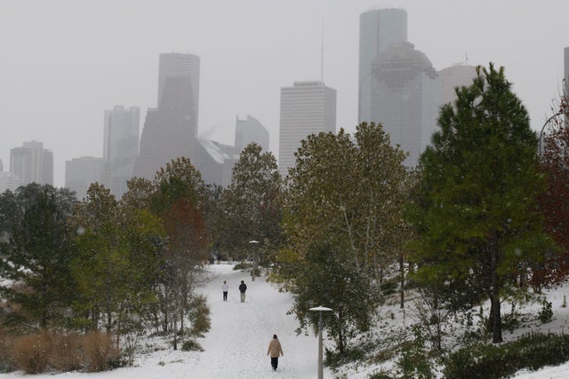 Thousands of flights canceled following historic Deep South winter ...