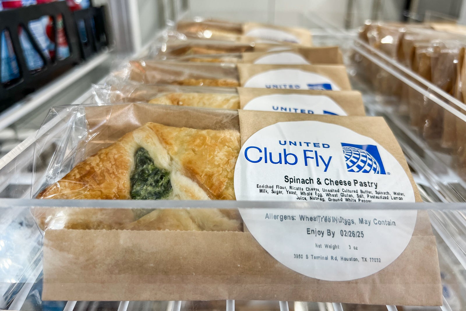United Airlines opens its second grab-and-go 'lounge' in Houston today ...