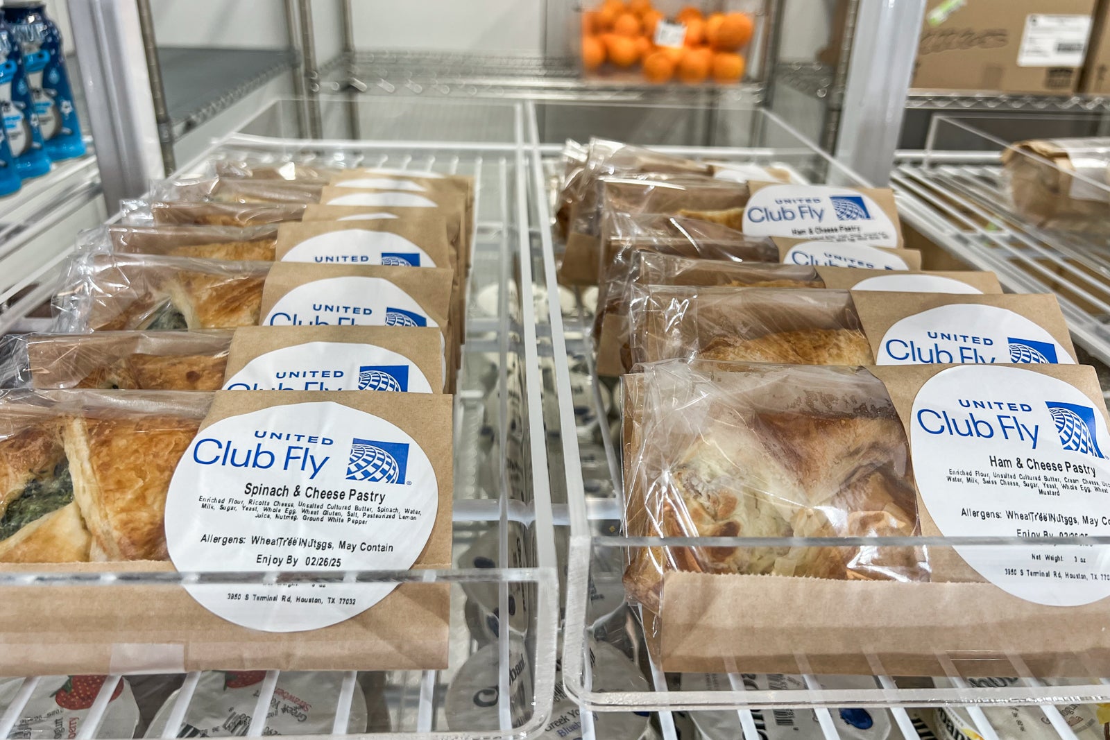 United Airlines opens its second grab-and-go 'lounge' in Houston today ...