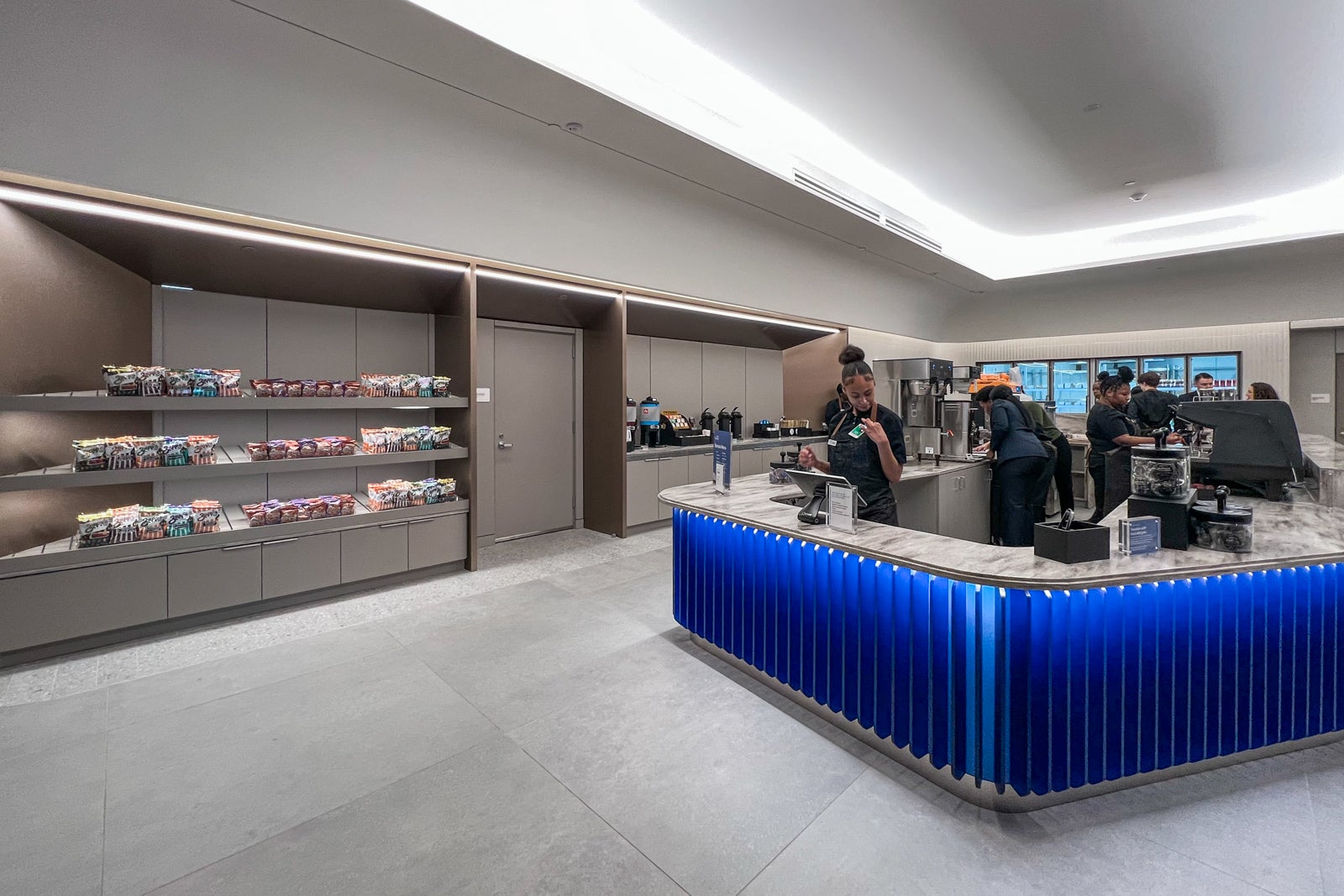 United Airlines opens its second grab-and-go 'lounge' in Houston today ...