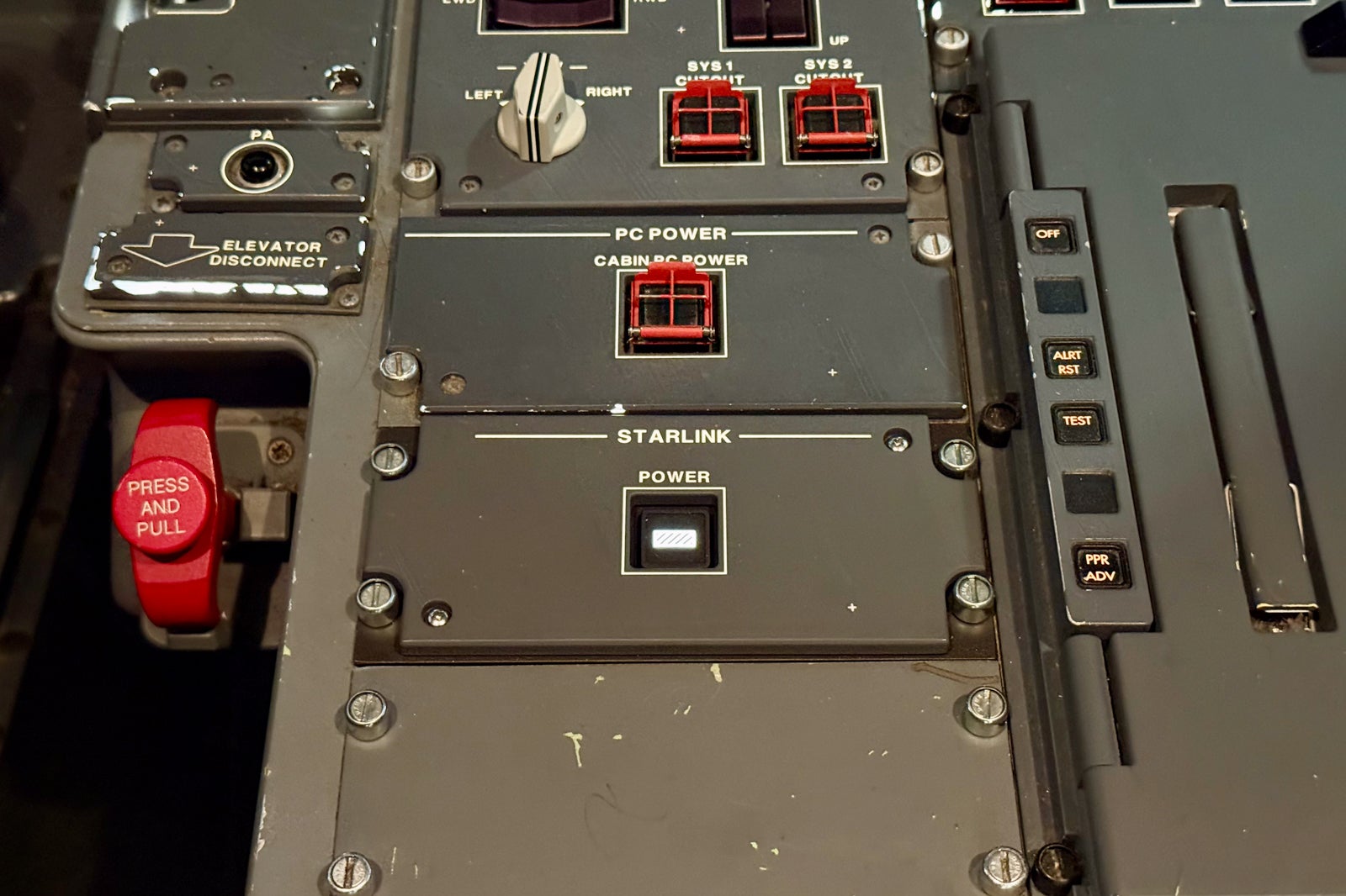 Inside United Airlines' plan to bring free Starlink Wi-Fi to every ...