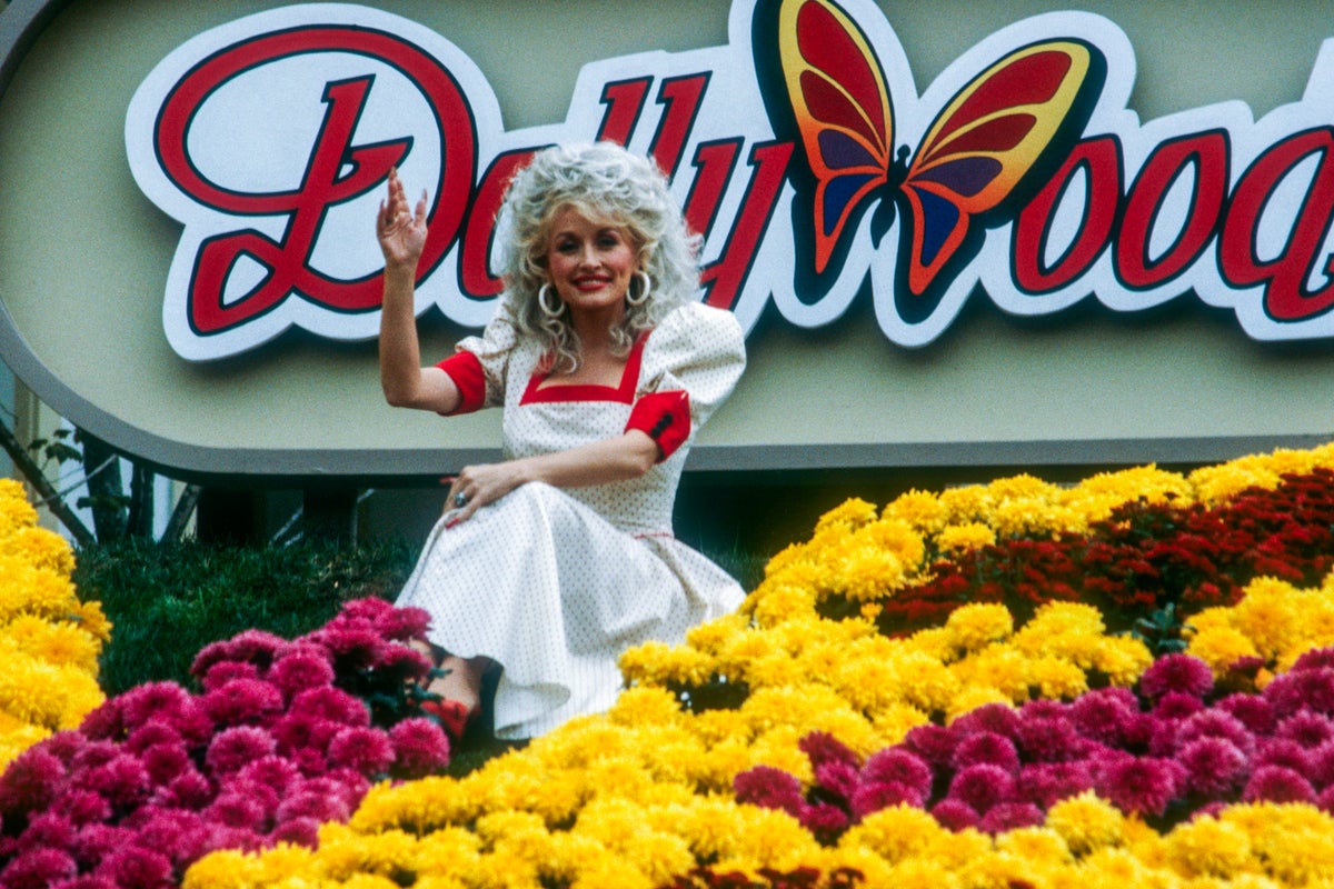 40 seasons of fun: A look back at Dollywood's history - The Points Guy