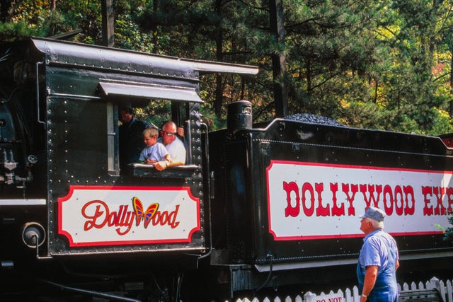 40 seasons of fun: A look back at Dollywood's history - The Points Guy