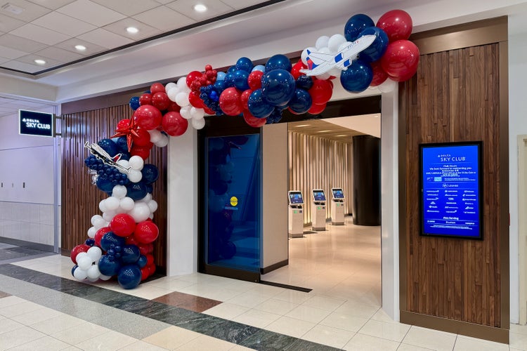 Inside Delta's brand-new Sky Club in Atlanta, its nicest one yet - The ...