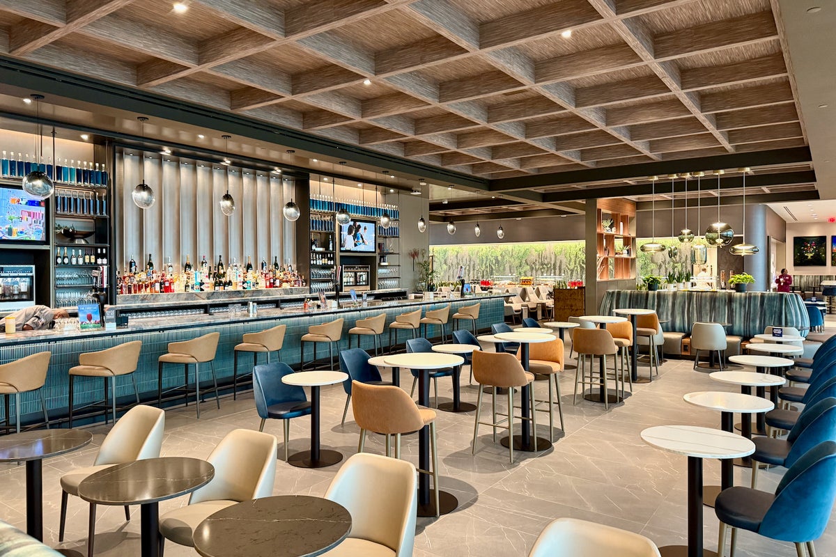 Inside Delta's brand-new Sky Club in Atlanta, its nicest one yet - The ...