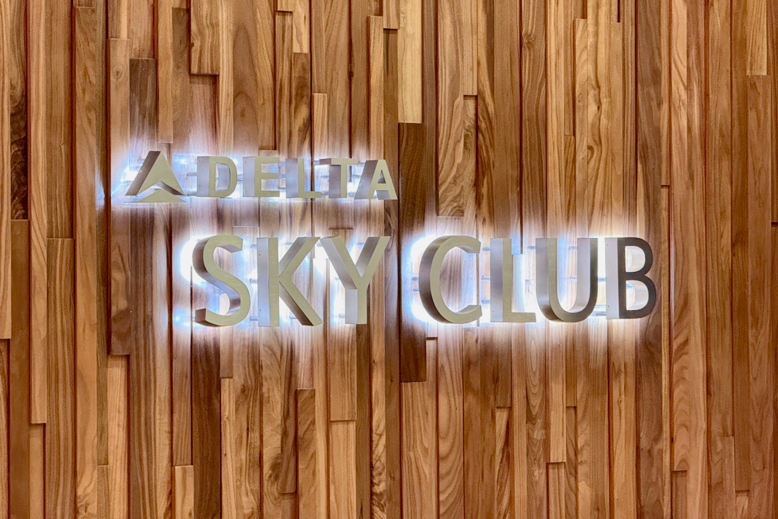 Inside Delta's brand-new Sky Club in Atlanta, its nicest one yet - The ...