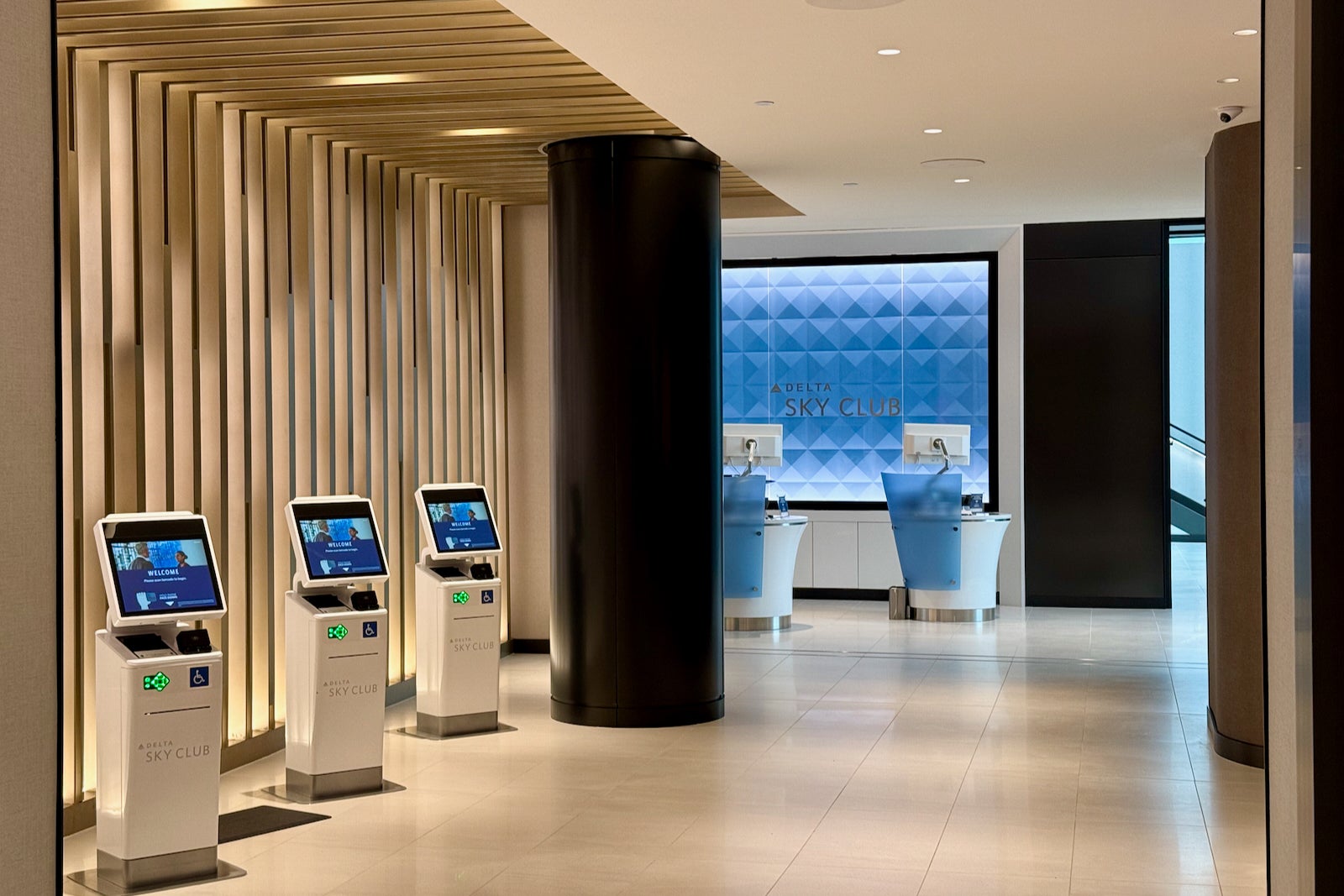 Inside Delta's brand-new Sky Club in Atlanta, its nicest one yet - The ...