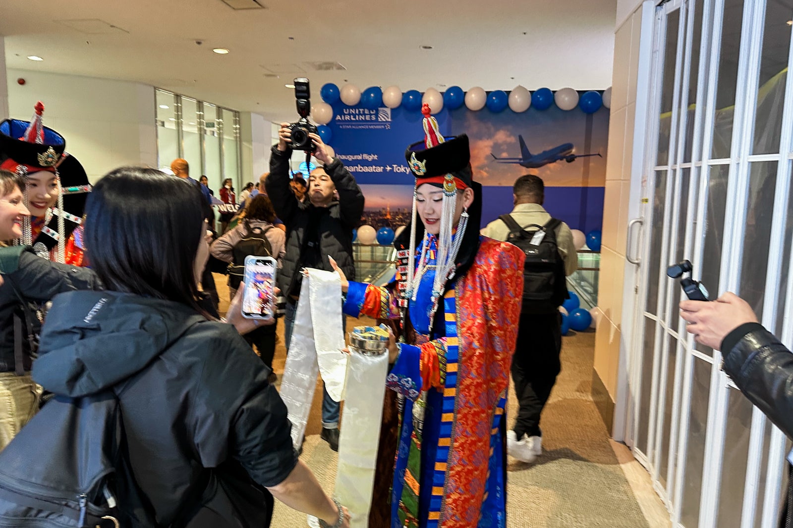 United Airlines just became the first-ever US carrier to fly to ...