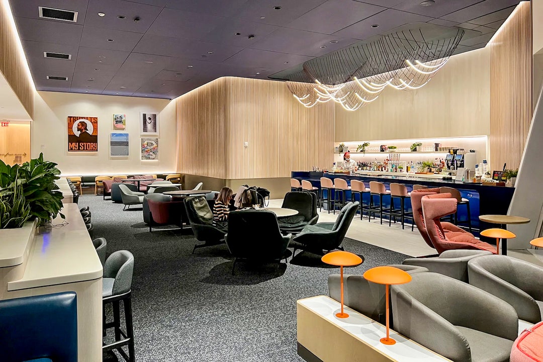 The best lounges at DFW Airport: Admirals Clubs, Centurion and more ...