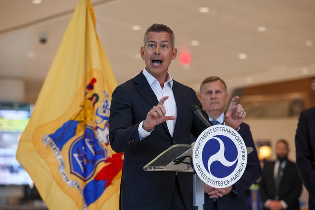 Newark flight operations are improving, and United is now touting cheap ...