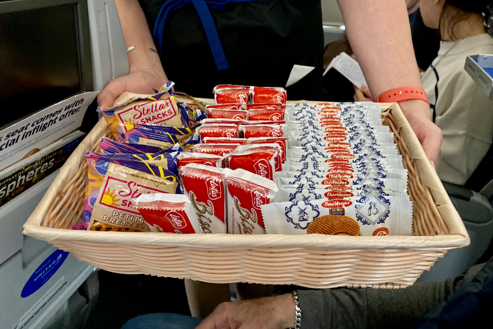 United changes the way you'll get your free snacks - The Points Guy